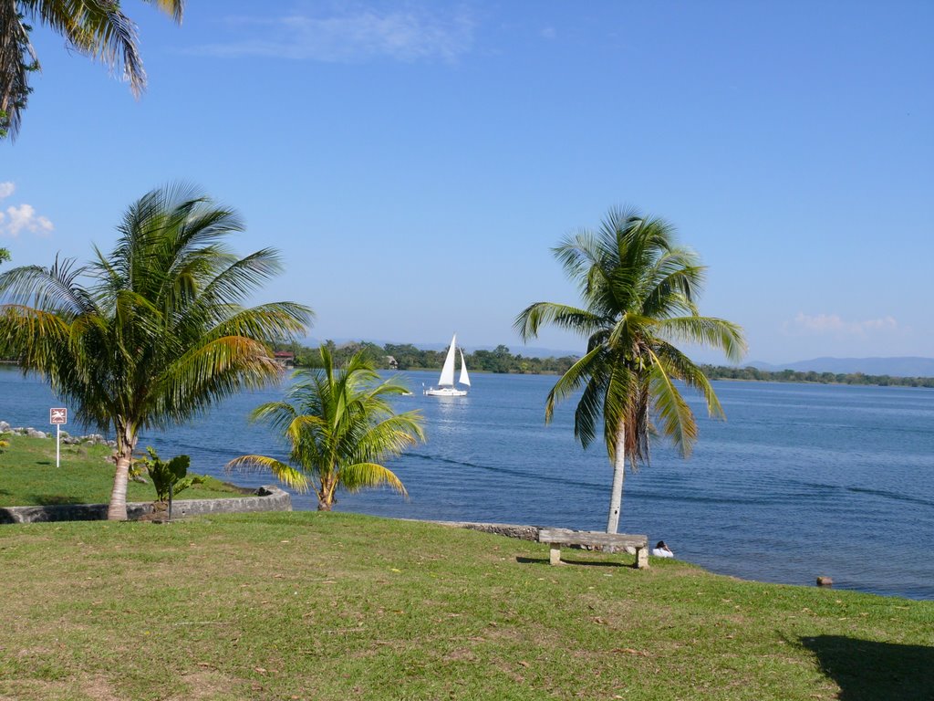 Lago Izabal Guatemala - Qué Hacer en Lago Izabal - Guatemala Viajes