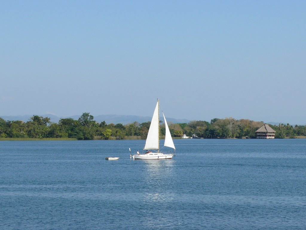 Lago Izabal Guatemala - Qué Hacer en Lago Izabal - Guatemala Viajes